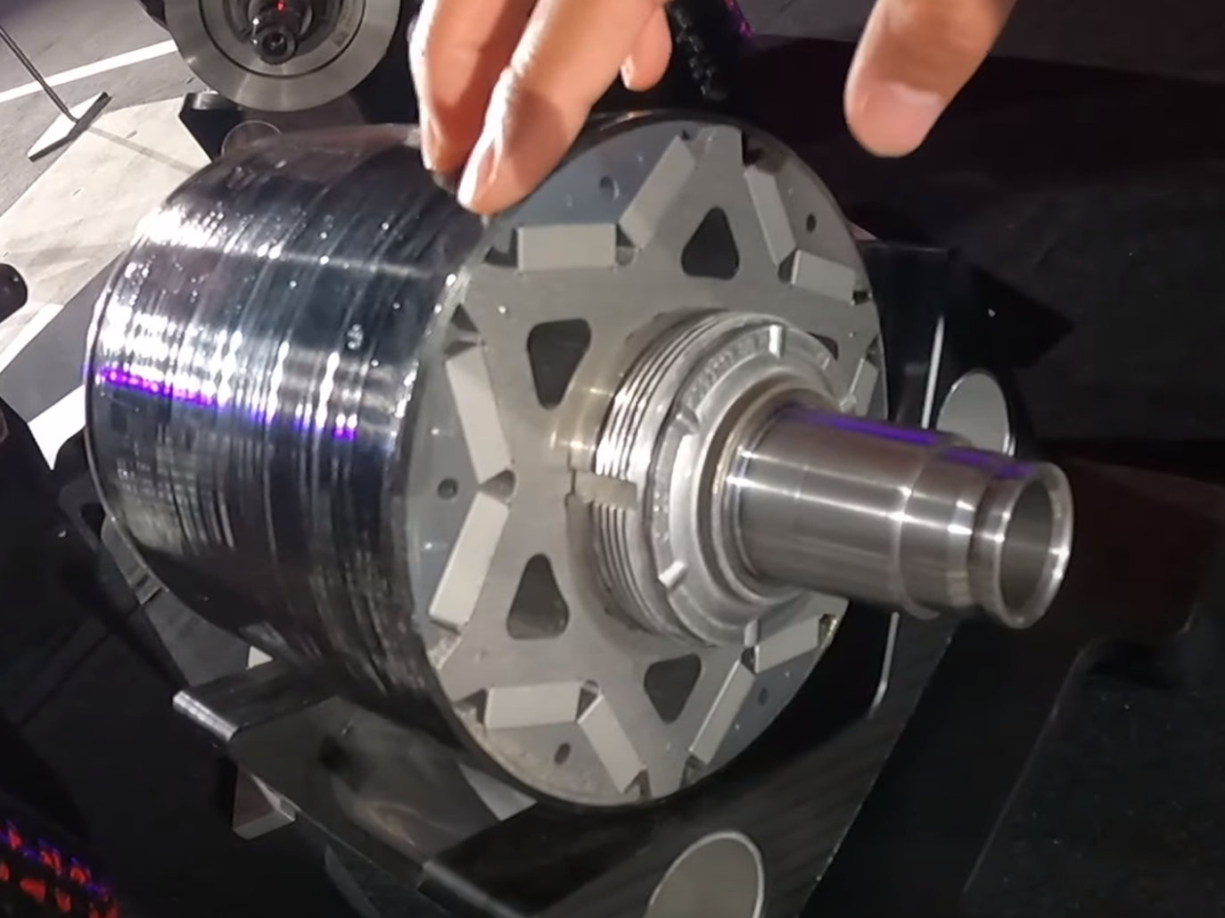 高効率モータと期待される CFRP wrapped motor - FRP consultant - FRP consultant